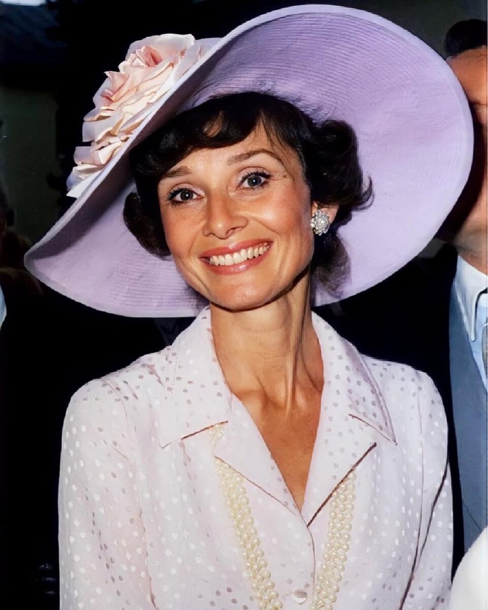 To je najljubši parfum Audrey Hepburn, ki ga obožujemo še danes ...