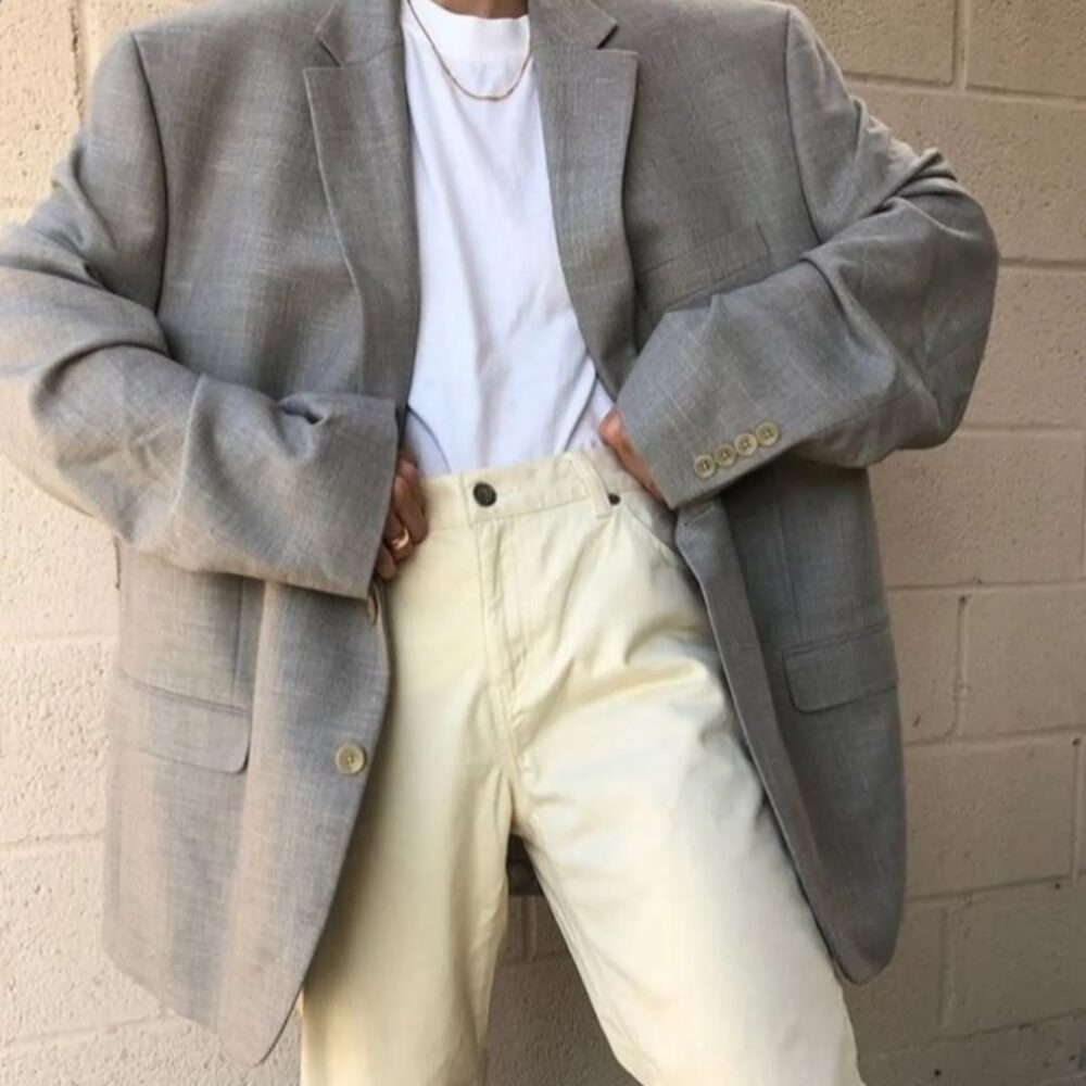 Kako nositi belo majico, da videz nikoli ne deluje dolgočasno ...